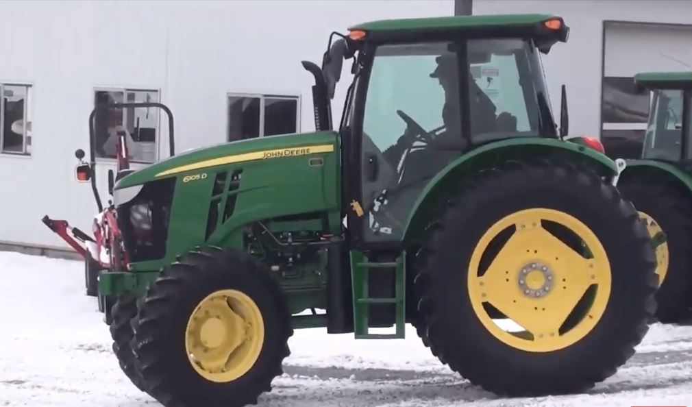JOHN DEERE 6105D – Tractor Classic